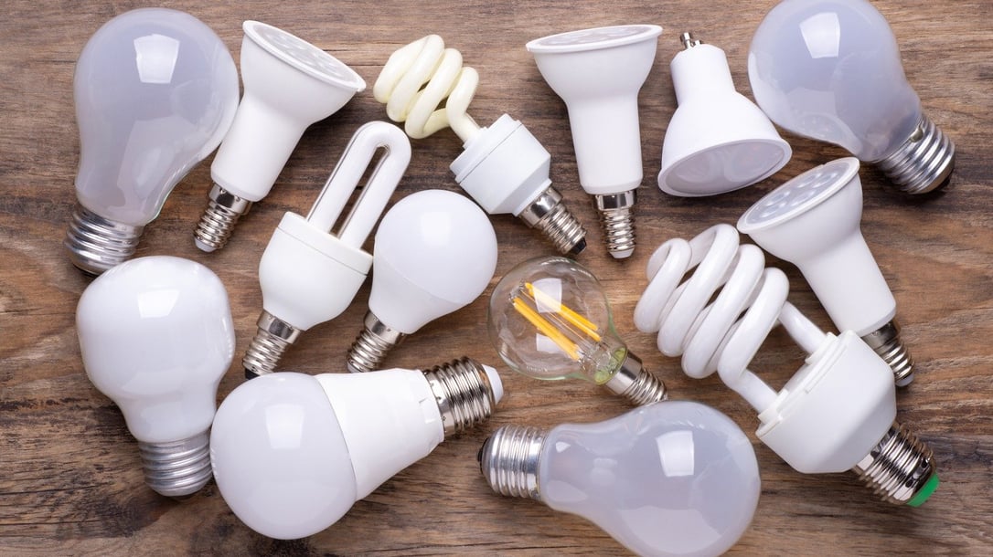 Which light bulbs need a ballast?